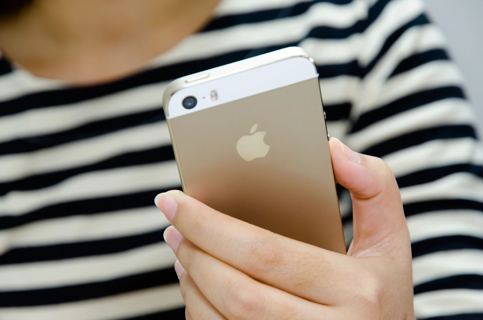 A Quick Guide to Removing Image Backgrounds on iPhone - HowToRemove.Guide